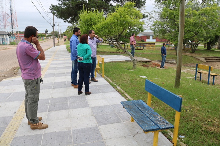 Obra da praça da Vila Operária é retomada - Jornal Tribuna do Pampa Obra da praça da Vila Operária é retomada - Jornal Tribuna do Pampa