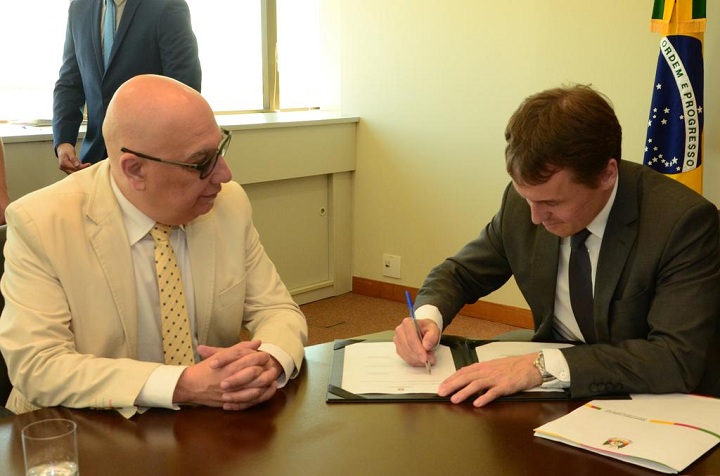 Acordo entre instituições prevê salvaguarda de acervo documental do ...