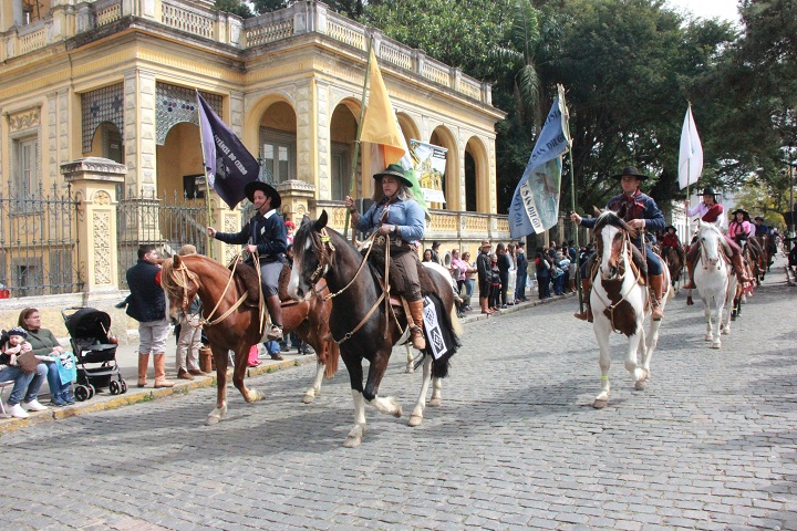 desfile em Bagé (10) - Jornal Tribuna do Pampa